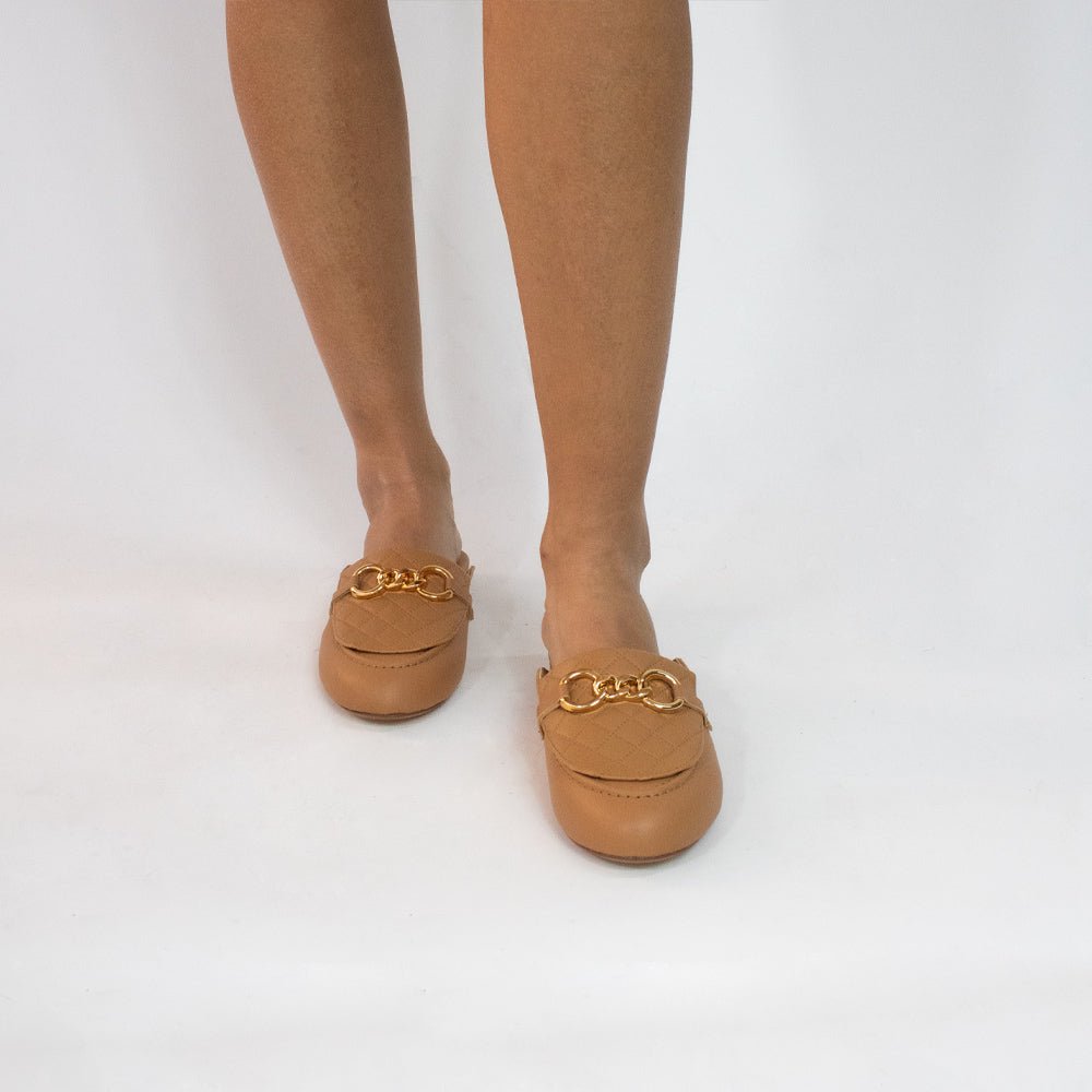 Mule Camel con Hebilla - Kira Zapateria – KiraZapatería